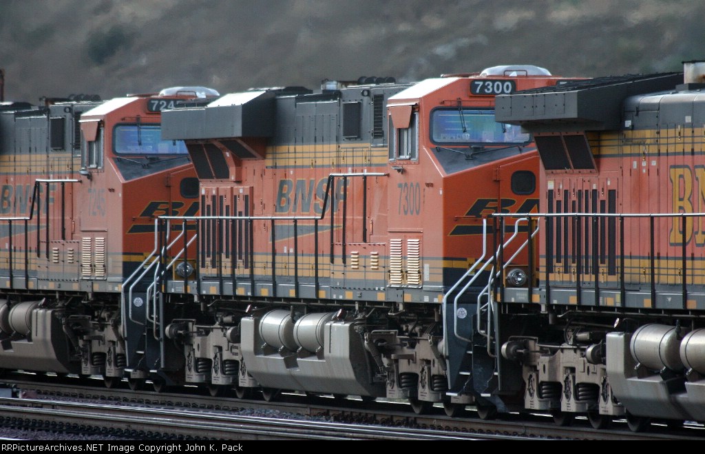 BNSF 7300